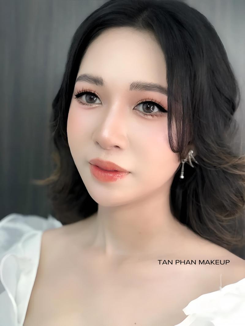 Tan Phan makeup