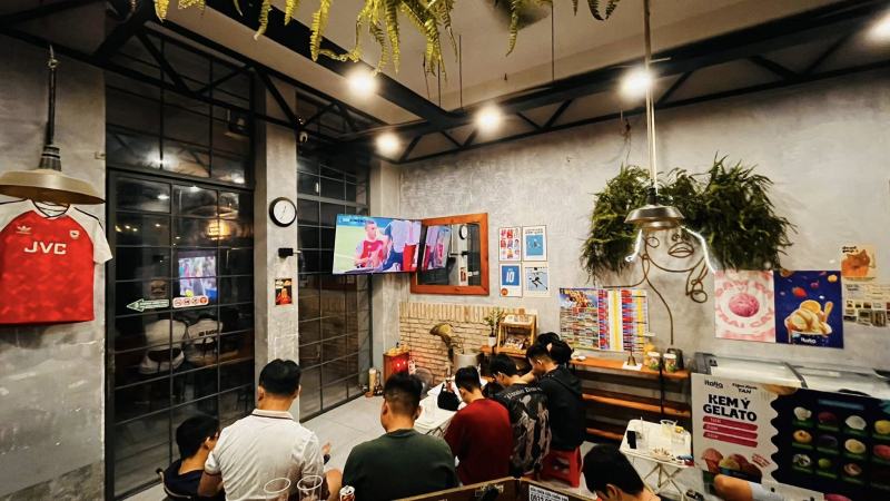 Top 7 Quán cafe xem bóng đá ở TPHCM: màn hình lớn, không gian lý tưởng ...